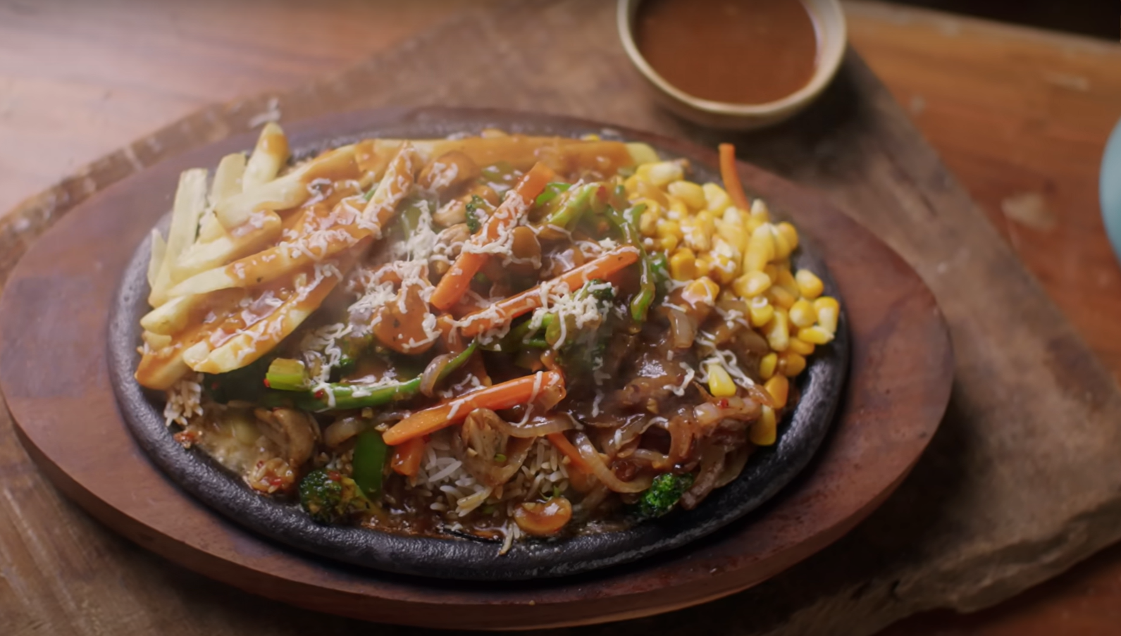 Veg Sizzler With Garlic Pepper Sauce Recipe - Quick khaana